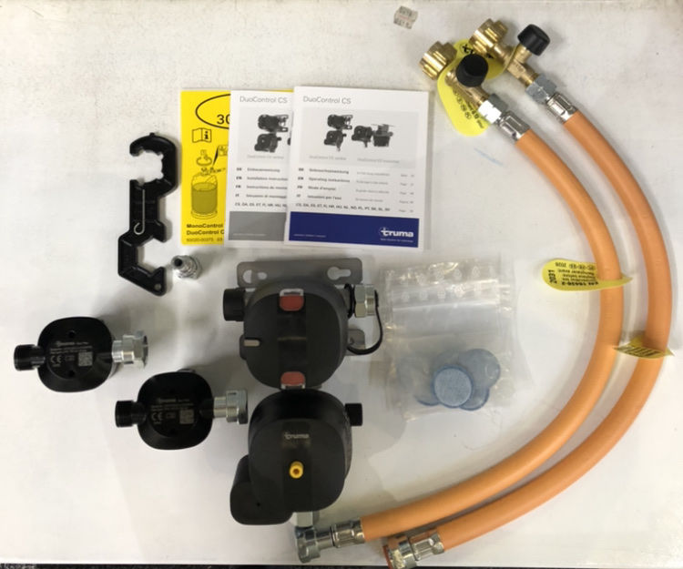 Truma DuoControl CS 30 mBar vertikal Gasdruckregler Komplettset Pieper Shop